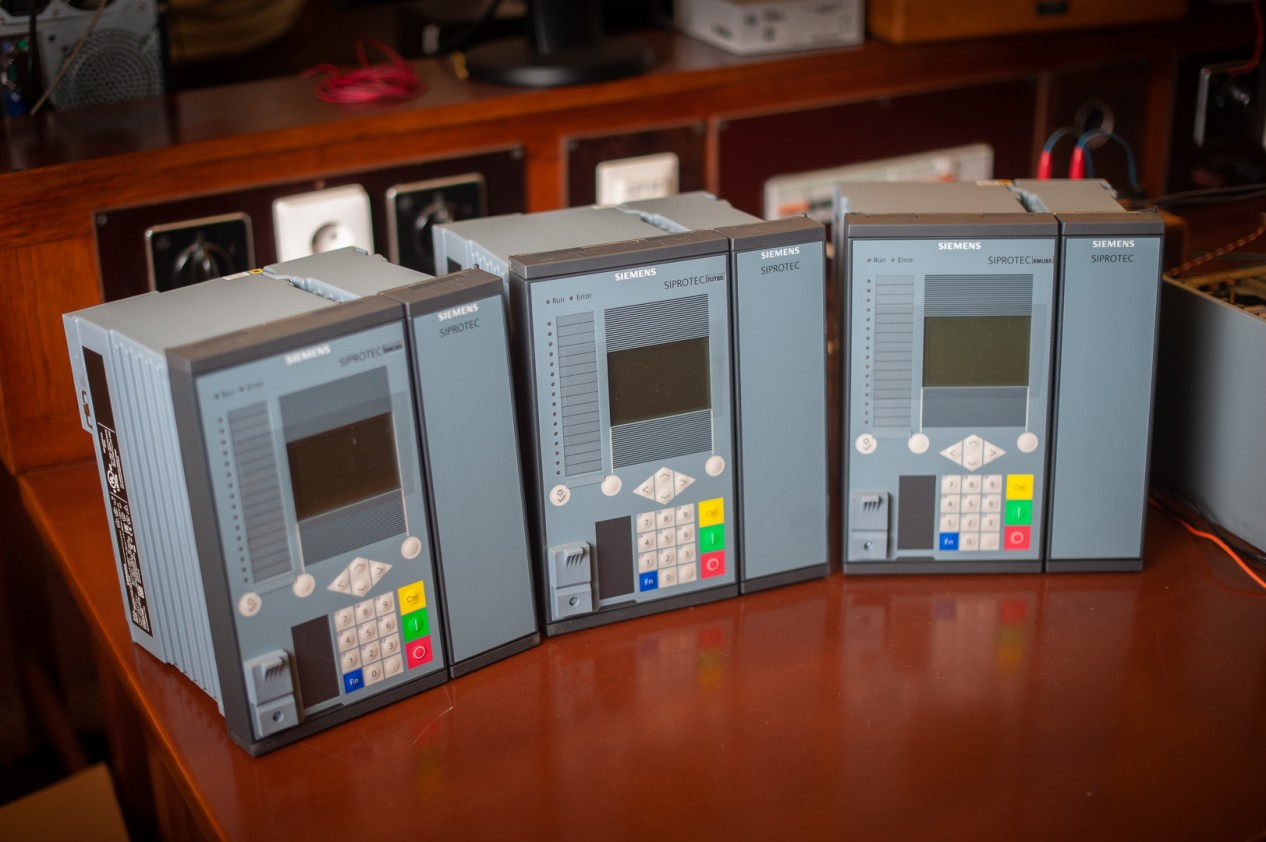 Kompanija Siemens donirala uređaj za relejnu zaštitu ETF u Beogradu ...